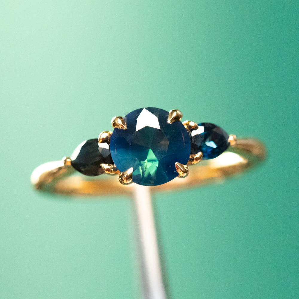 1.03ct Untreated Teal Nigerian Sapphire Three Stone Ring in 18K Yellow ...