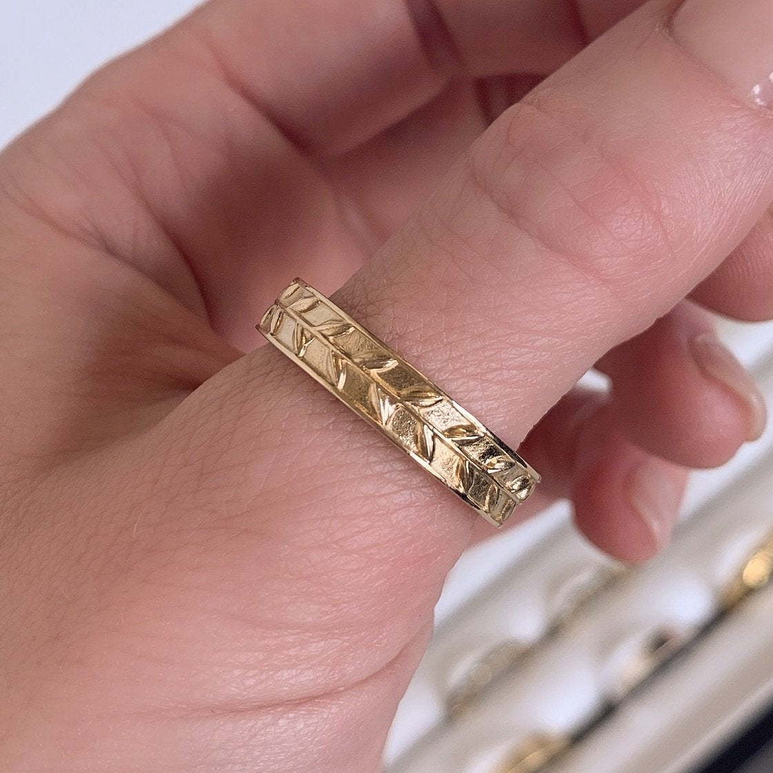 Vine Band - Patterned, Antique-Inspired Unisex Band – Anueva Jewelry